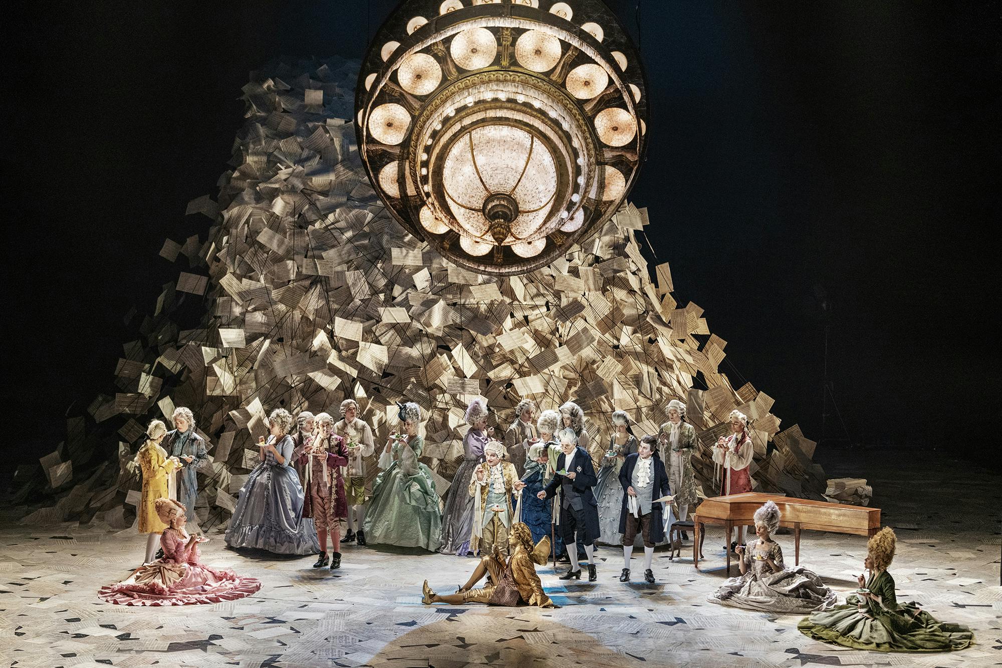 Anmelderne elsker dette storslåede teaterstykke – og du kan stadig nå ...