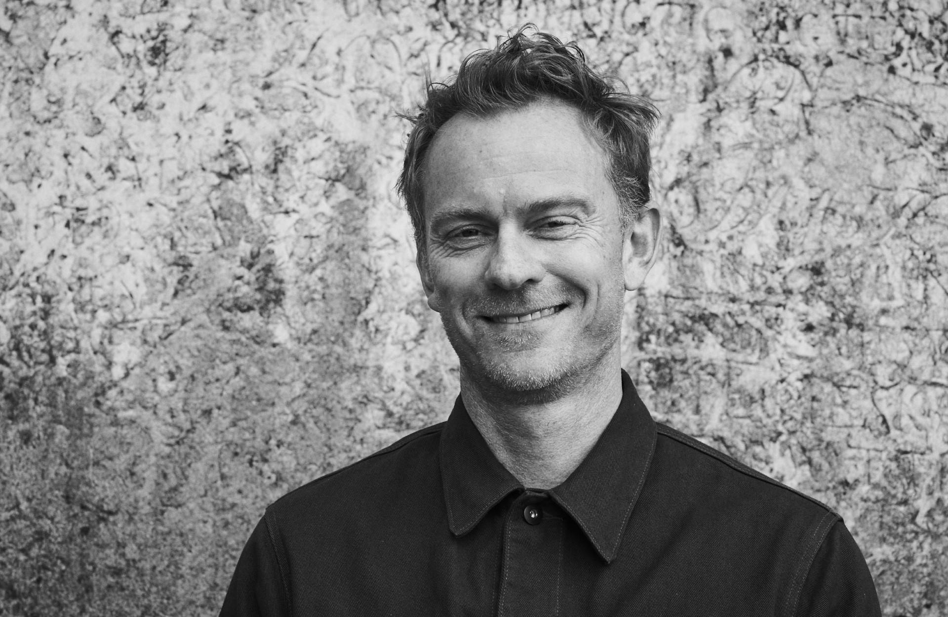 Sommerferien med deres fire børn er lige begyndt. Men Karsten glæder ...